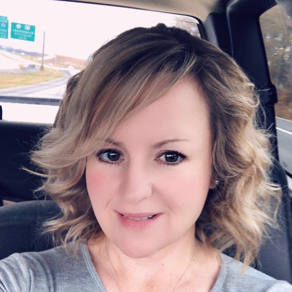 Angela's Closet (@angela_colvin) | Poshmark